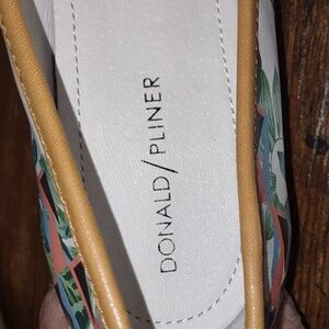 Donald J. Pliner | Shoes | Donald Pliner Suzy Tropical Print Leather ...